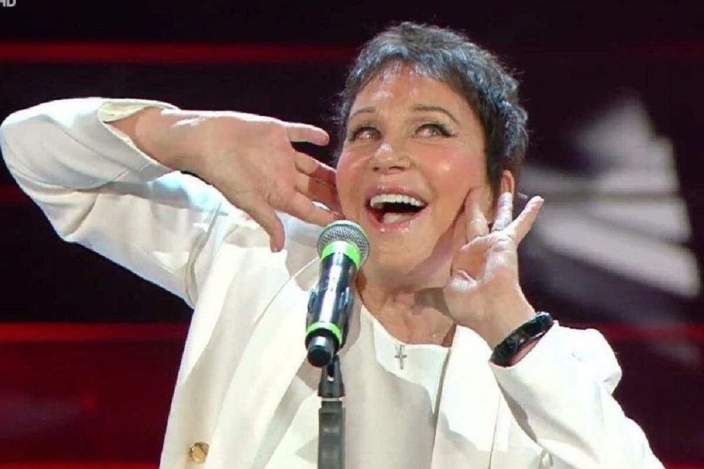 We Music: Angela Brambati: età, chirurgia, malattia, marito e figli ...